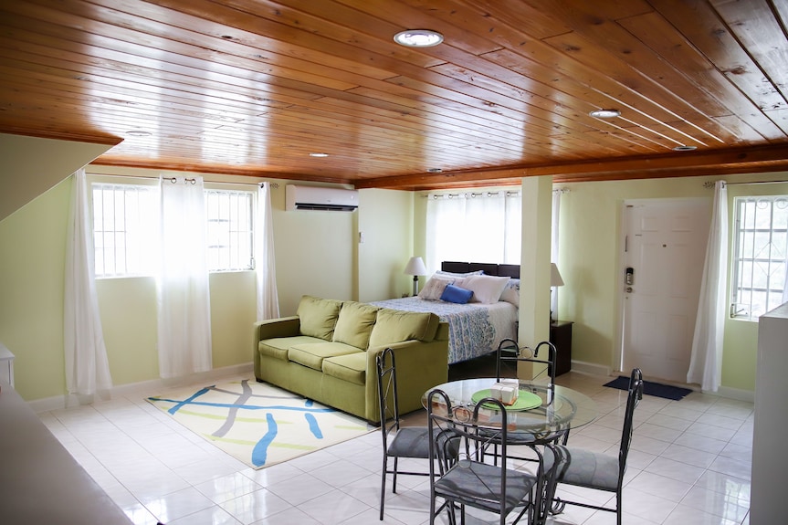 Tangerine Sunsets Alta Vista Suite 2 - Nassau