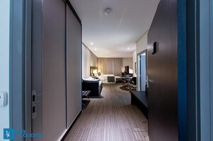 Suíte elite | Escrivaninha, espaço de trabalho para notebook, Wi-Fi de cortesia