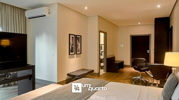 Suíte premium | Escrivaninha, espaço de trabalho para notebook, Wi-Fi de cortesia
