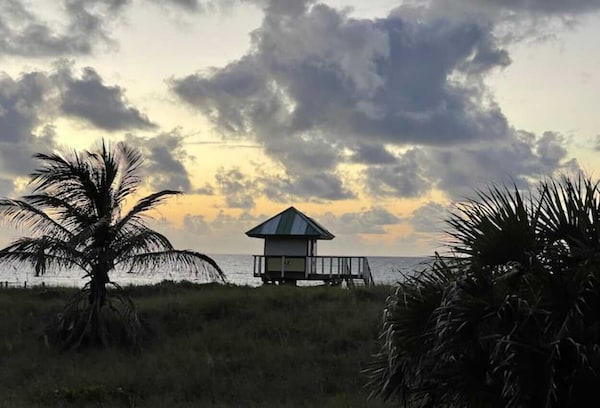 Stylish Studio Apt - Near The Beach - Delray Beach, FL