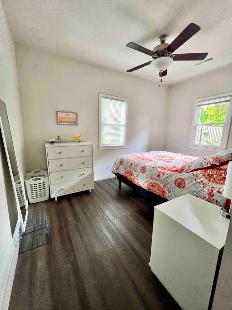 Charming Downtown Cottage~private Yard~near Beach - Wilmington, NC