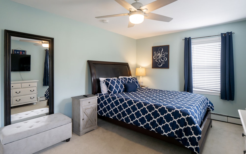 Renovated 2 Bed Private Home Newport-middletown Sleeps 6 - Rhode Island