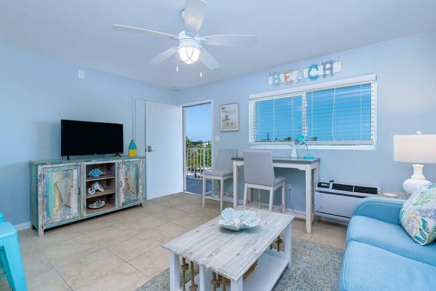 Canal View Condo Pool, Balcony And Bar - Marathon, FL