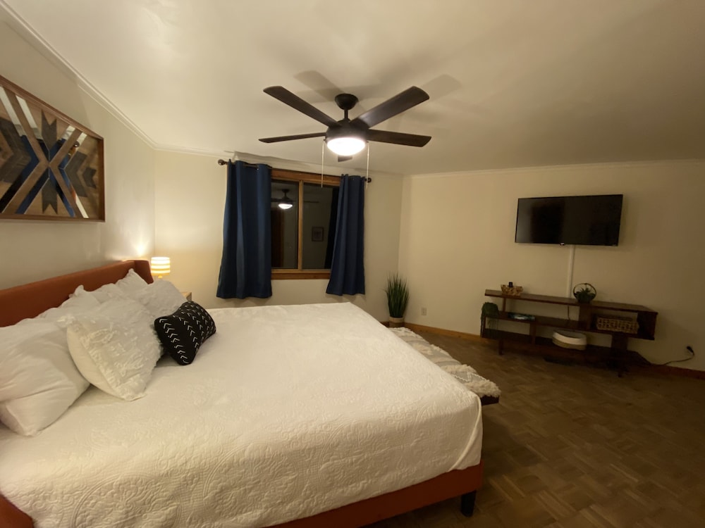 Mountain Top Cabin! Slide, Hot Tub, Arcade Wi-fi Hiking - Jasper, GA