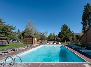 Apartamento em Condomínio Fechado, 3 quartos | Piscina | Piscina exterior