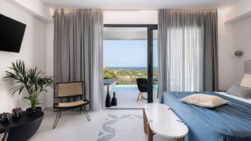 Suíte estúdio superluxo, 1 cama King, piscina particular, vista para o mar | Roupas de cama premium, edredons de pluma, camas com colchões pillow-top