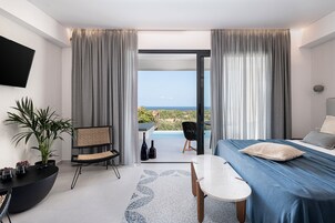 Suite-Estúdio de Luxo, 1 cama king-size, piscina privativa, vista para o mar | Roupa de alta qualidade, edredões de penas, camas de colchão pillowtop