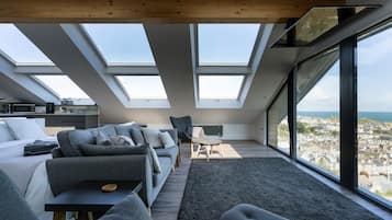 Suite-Estúdio de Luxo | Com decoração personalizada, com mobília individualizada, secretária