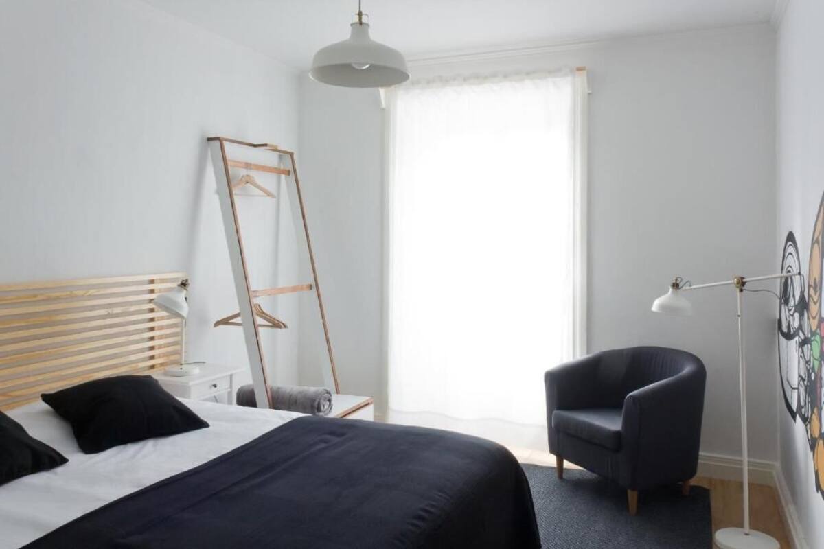 Quarto Duplo ou Twin, casa de banho privativa | Cortinas/cortinados opacos, Wi-fi grátis, com decoração personalizada 