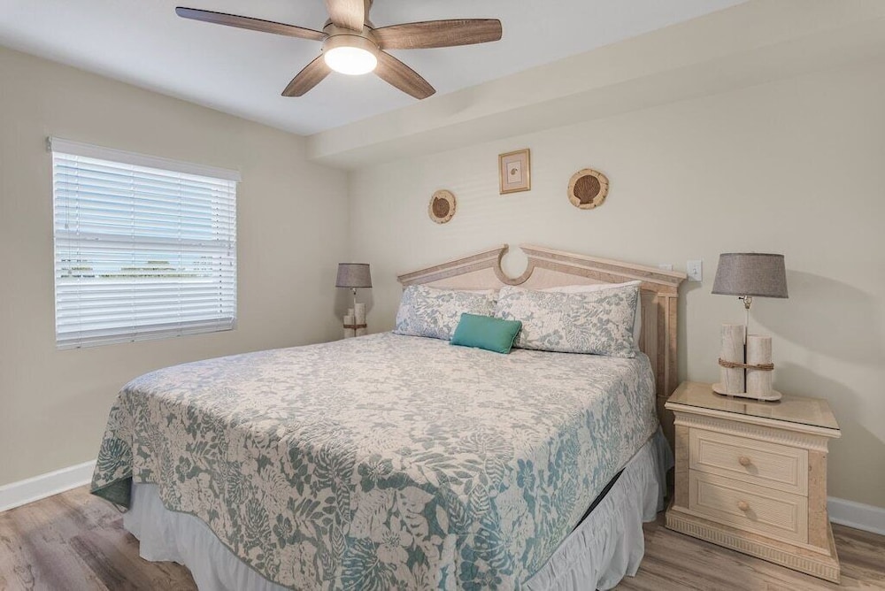 Lovely Beach-front Condo With Free Beach Setup. - Fort Walton Beach, FL