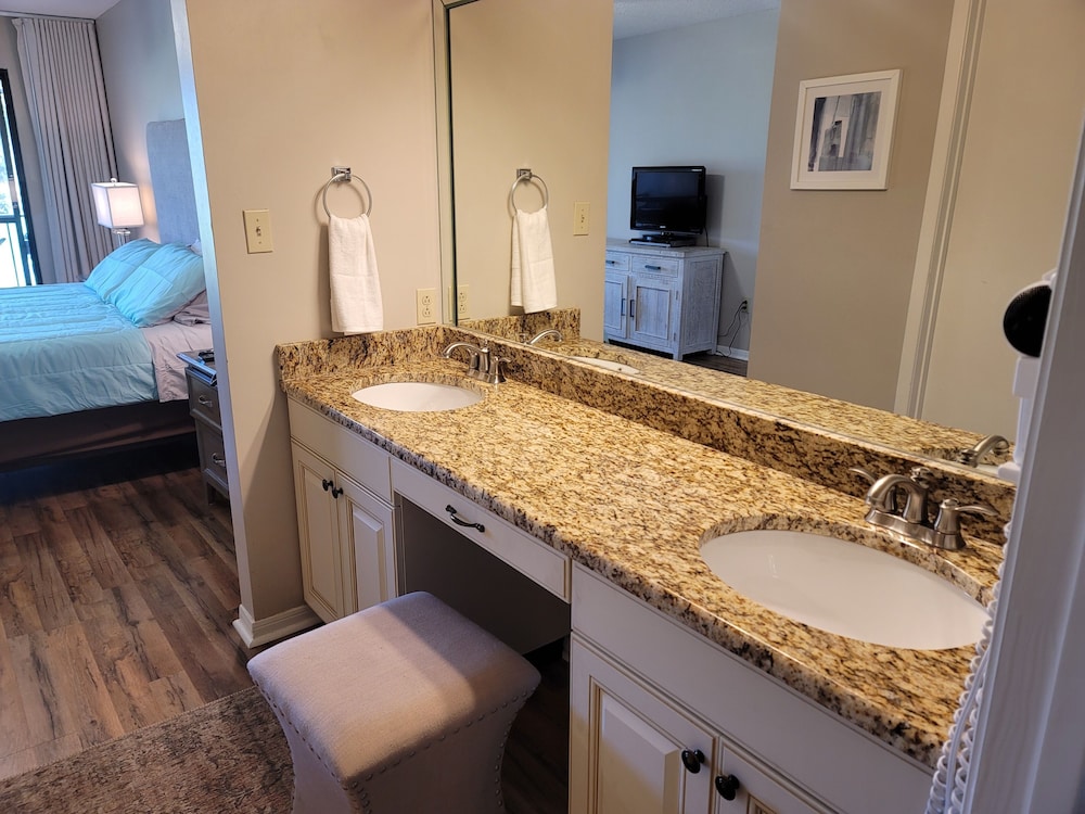 Edgewater Beach/golf Resort Heated Pool, Hot Tub, Beach Access 2bed/2bath - Panama City Beach, FL