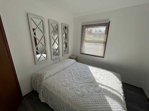 Lovely 2 Bedroom Unit With Free Parking In Front. No Steps - Elk Neck State Forest, North East