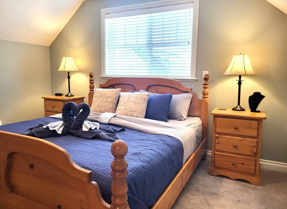 Steps To The Beach! Stunning 3-bedroom Vacation Home In Prime Location - Osoyoos