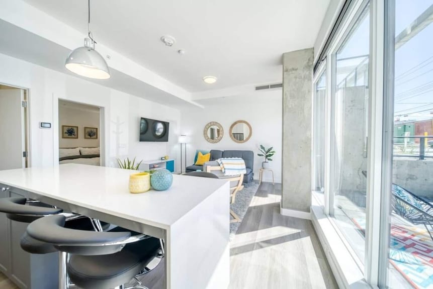 Bright & Beautiful Condo With Walkout Patio - Alberta