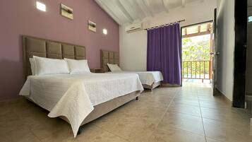 Quarto Triplo Standard | Roupa de alta qualidade, Wi-fi grátis, roupa de cama fornecida