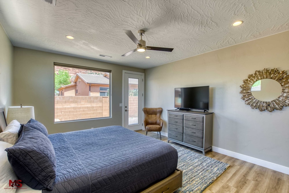 Modern Luxury Home In Kanab W/hot Tub & Pool! - Kanab, UT