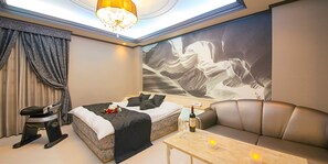 Quarto casal superluxo | Individualmente decorados, individualmente mobiliados, escrivaninha