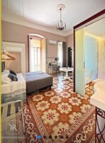 Quarto casal ou duplo luxo | Cofres nos quartos, escrivaninha, Wi-Fi de cortesia, roupa de cama
