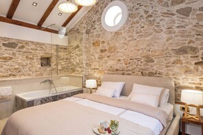 2 quartos, cofre no quarto, ferro/tábua de engomar, Wi-fi grátis 