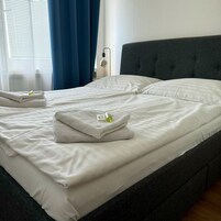 Apartamento Familiar | Cofre no quarto, secretária, ferro/tábua de engomar, Wi-fi grátis 