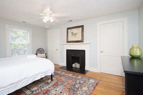 The Matias - Two Bed, One Bath, Walk To Downtown - Charlottesville, VA