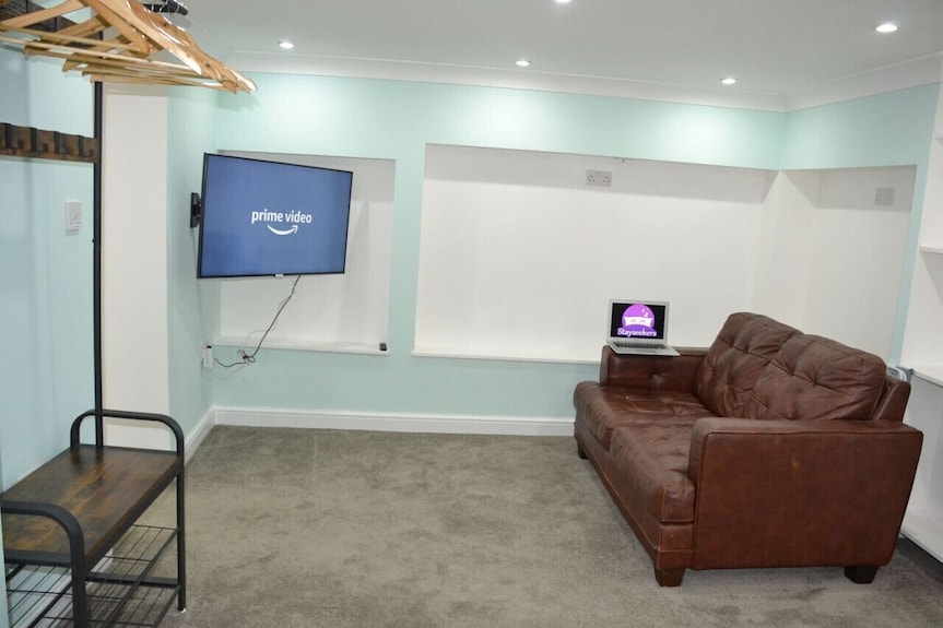 Willow Tree 1 Bed Apartment - Stayseekers - Wiltshire