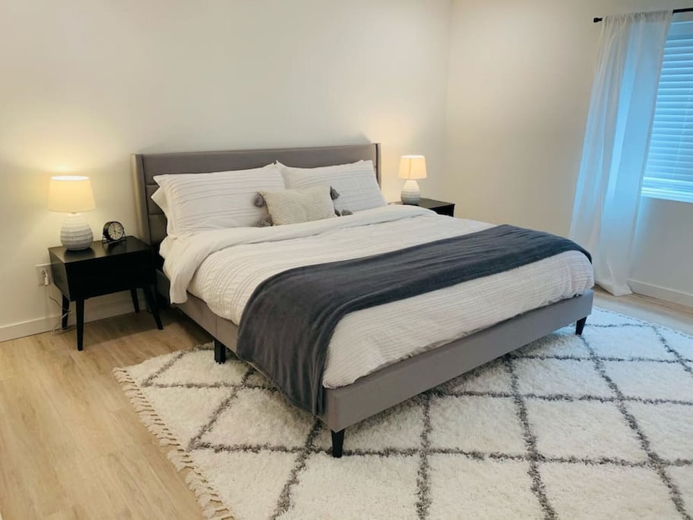 Hot Tub☀️brand New Basement Apartment, Private Entrance! - Colorado