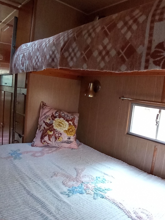 Vintage Camper Trailer - Lakeside Site 1 Hour From Minneapolis St. Paul\nglamping - Minnesota