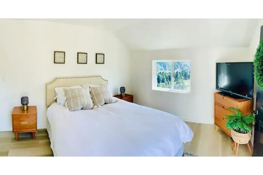 Remodeled Barn With Spectacular Views Near Redwoods And Coast! - Fortuna, CA