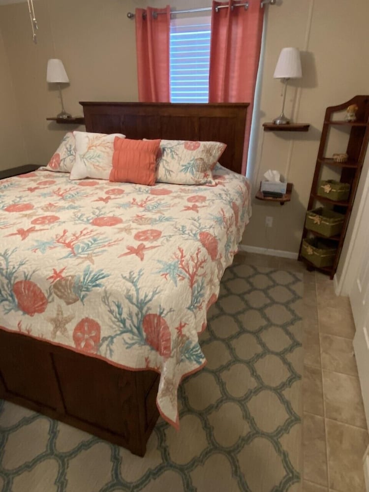 Relaxing Home In Gated Community - Big Pine Key, FL