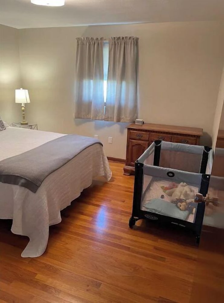 Chestnut Street Retreat - 야스퍼