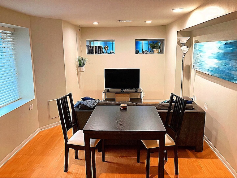 Spacious & Private! Free Parking! Great Location! - Lincoln Square - Chicago