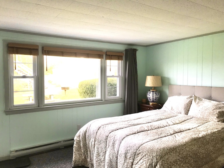 Bright Condo W Pool, Walking Distance To Town! - Martha's Vineyard, MA