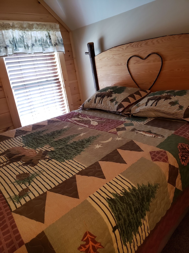 2 Story Adirondack Log Cabin-ski ! Ski! Ski! - Lake George, NY