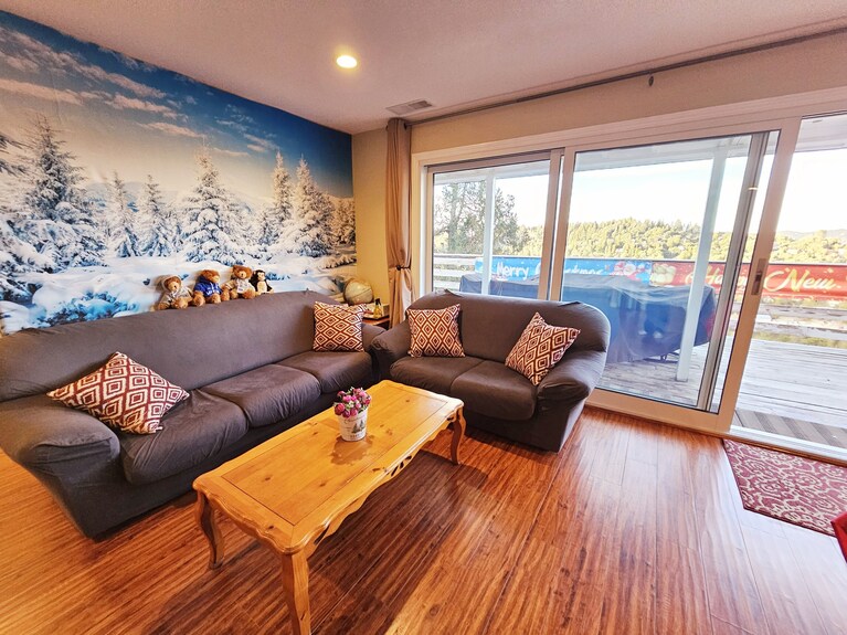 Panoramic Lake View!!! Modern 4 Bd 2 Ba/level Entry - Crestline, CA