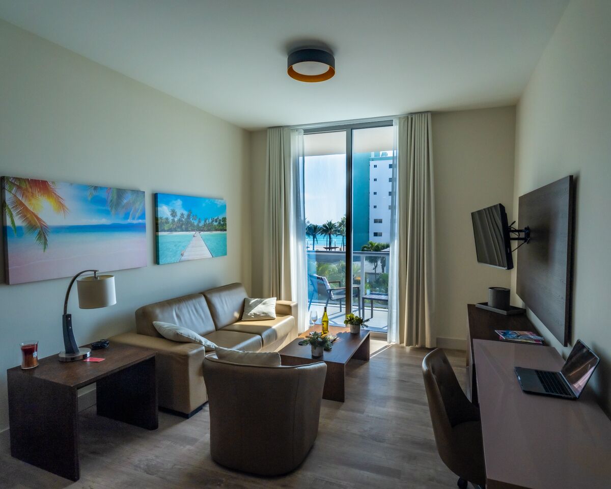 Ch 2 Bedroom 2 Bathrooms. Steps From The Beach, Rooftop Pool, Bar, Gym - Hollywood, FL