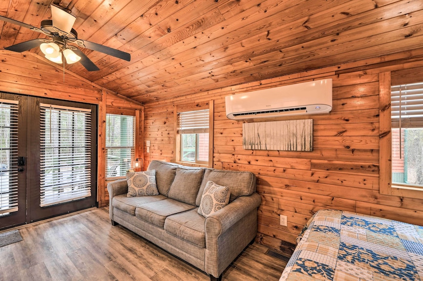 Beautiful New Bern Studio Cabin W/ Fire Pit! - New Bern, NC