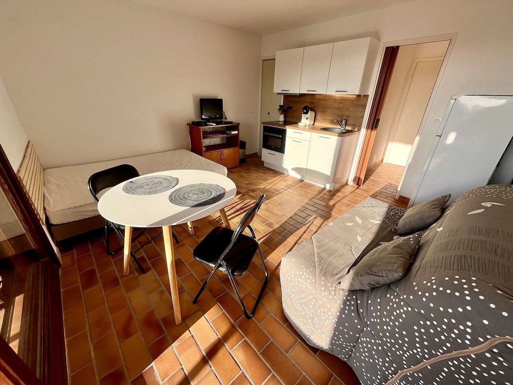 Studio With Pool, Parking & Near Beach – Sleeps 4, Saint Aygulf - Saint-Aygulf