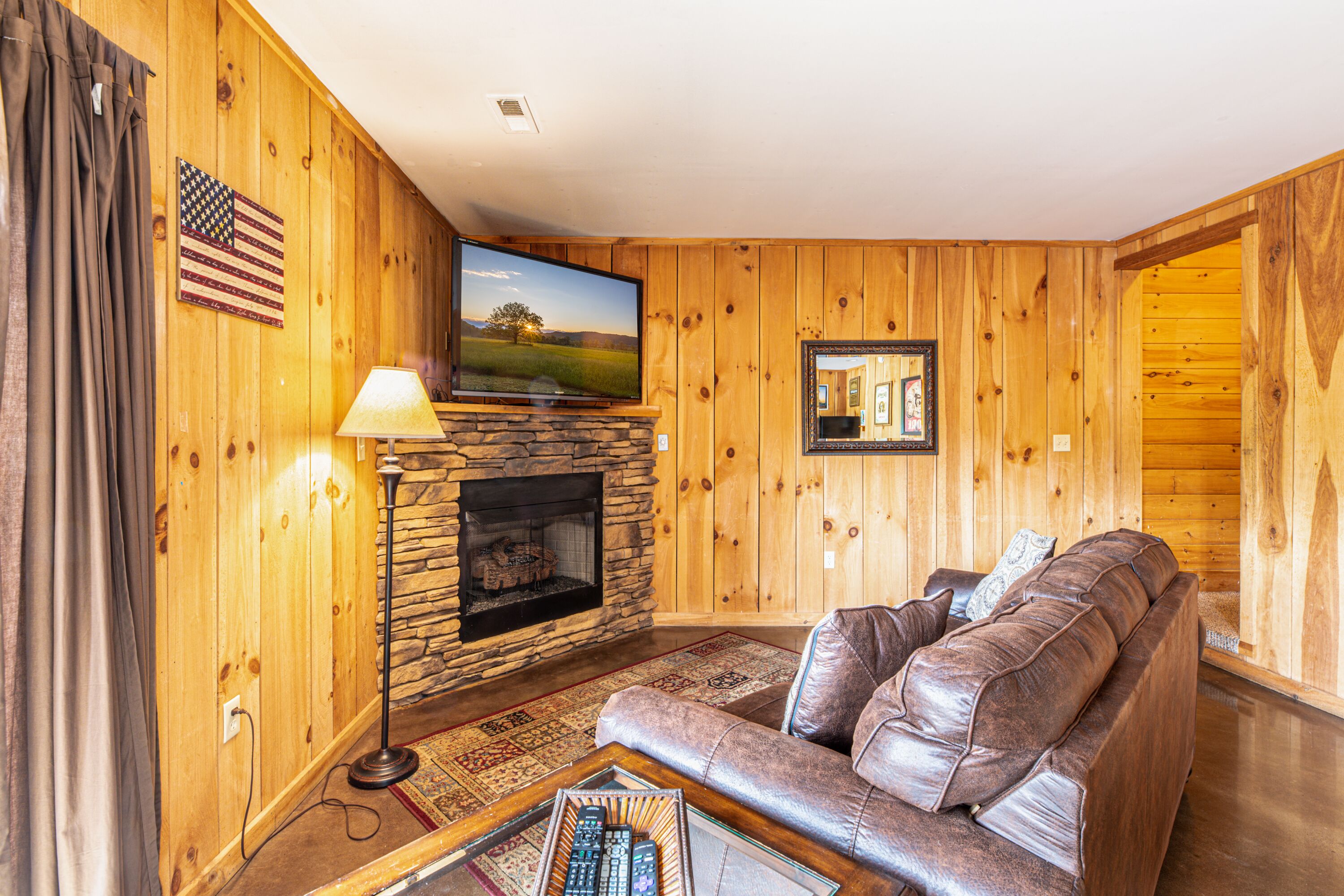 New! Huge Mtn Views! Hot Tub, Game Room, Grill! - Gatlinburg, TN