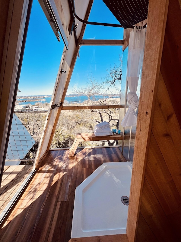 The Bayview Cliff House - Marble Falls, TX