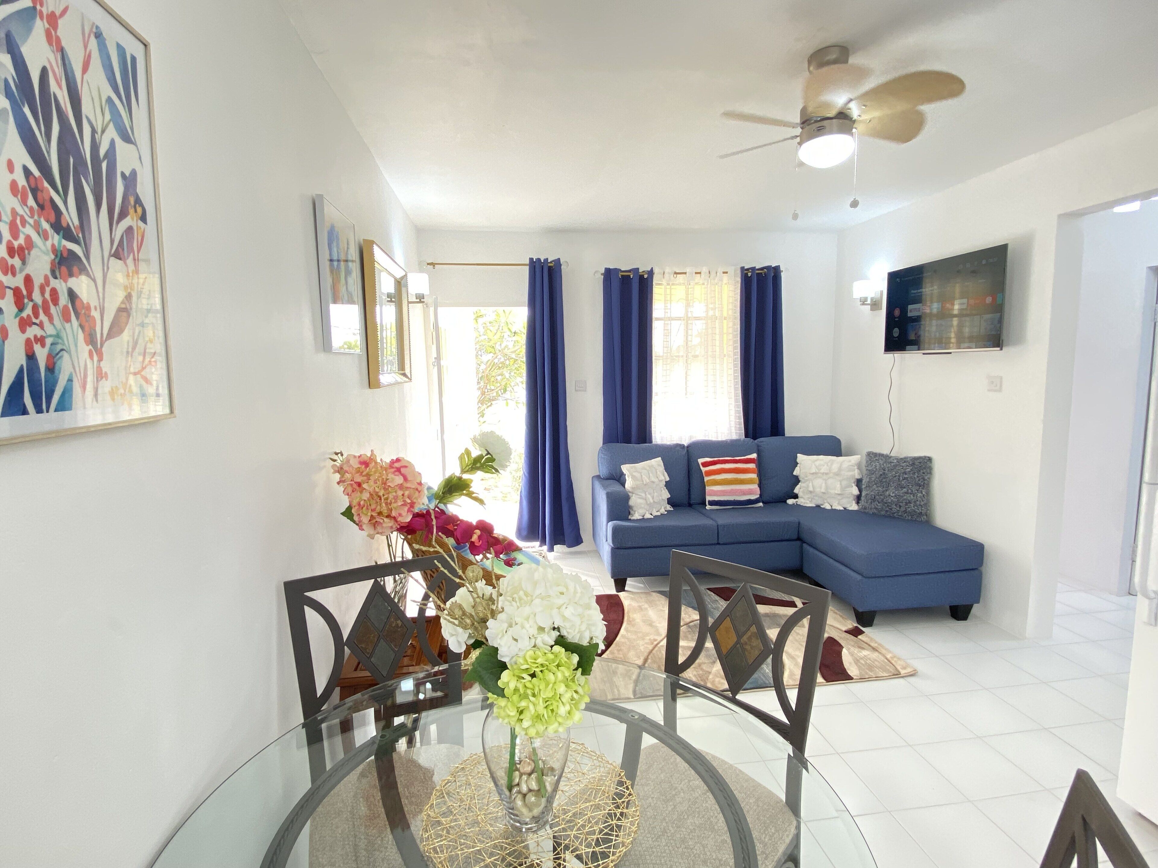 Tranquil 2 Bedroom Unit Lower Level | Área de estar