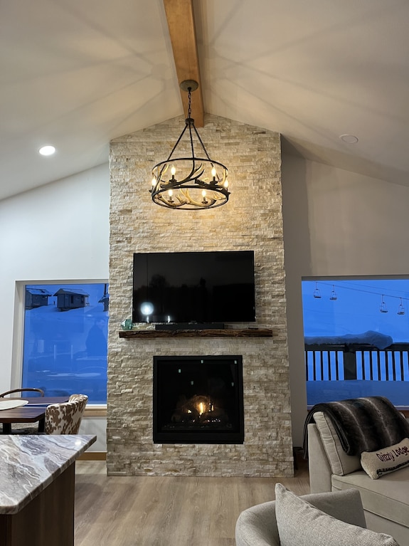 Luxury Rustic Modern On Ski Slope W/ski In & Out. 4b/4bath W/3 Ensuite. W/hottub - スノコルミー・パス, WA