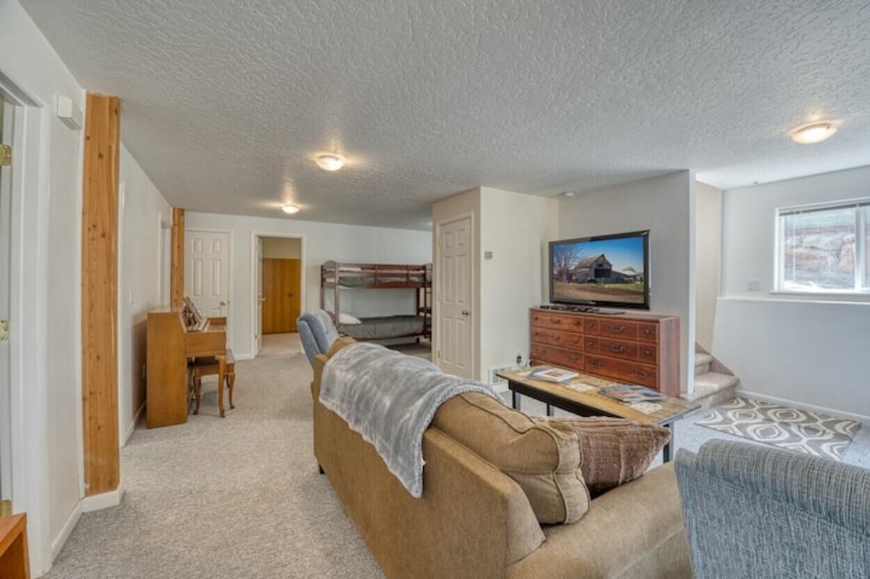 Holiday Tree House - With Community Pool & Golf! - Garden Valley, ID