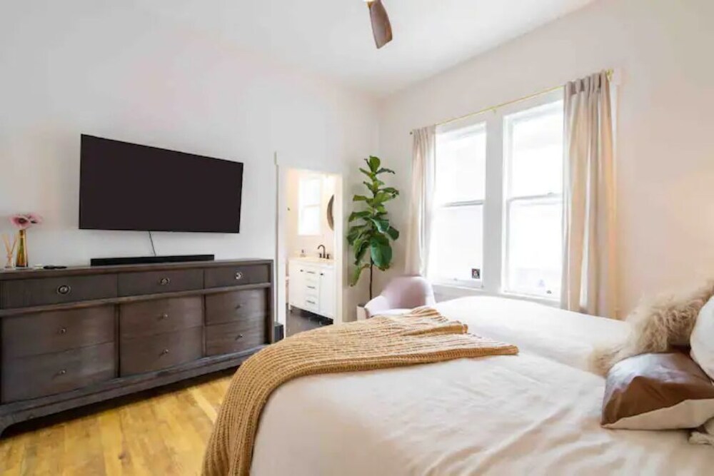 Restored Historic Home In Ybor! Wifi -Ac- Pets Ok - Tampa