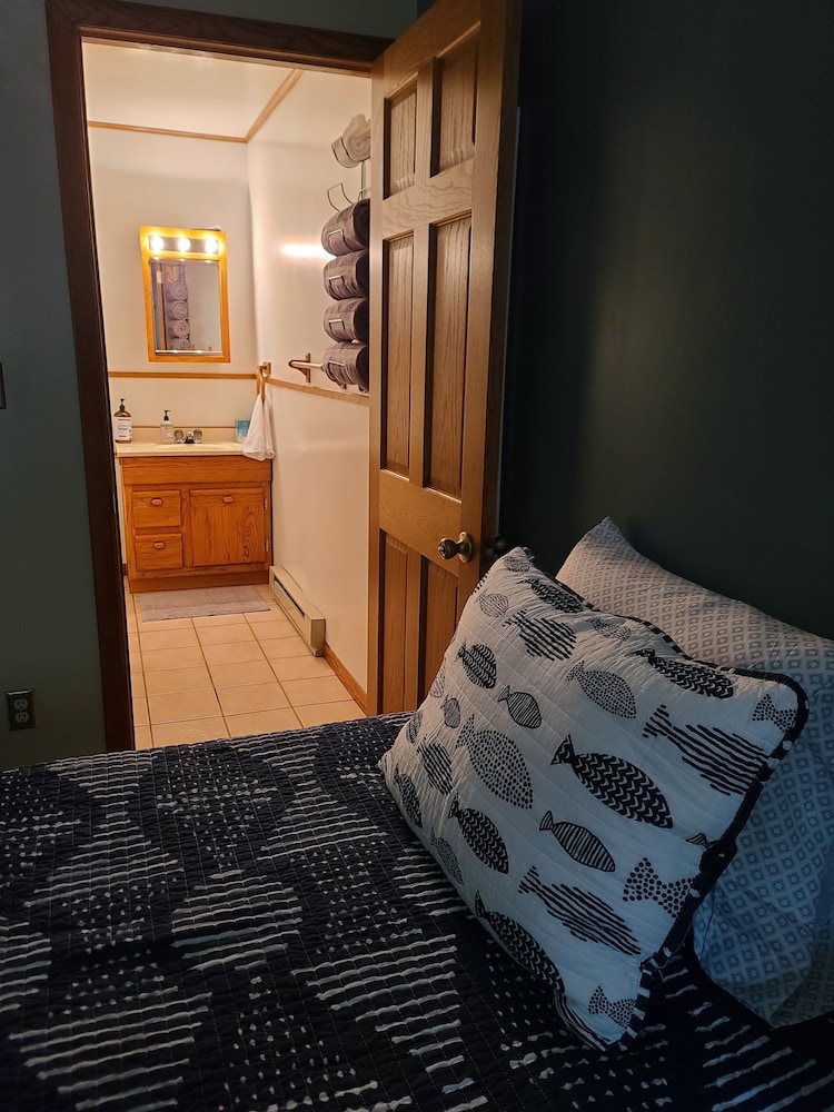 St. Louis River 3 Bedroom Home With Incredible View - Duluth, MN