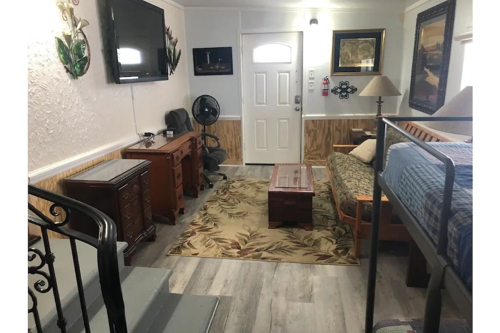 Cheerful 3 Bedroom Mobile Home Near The Beach! - Holiday, FL