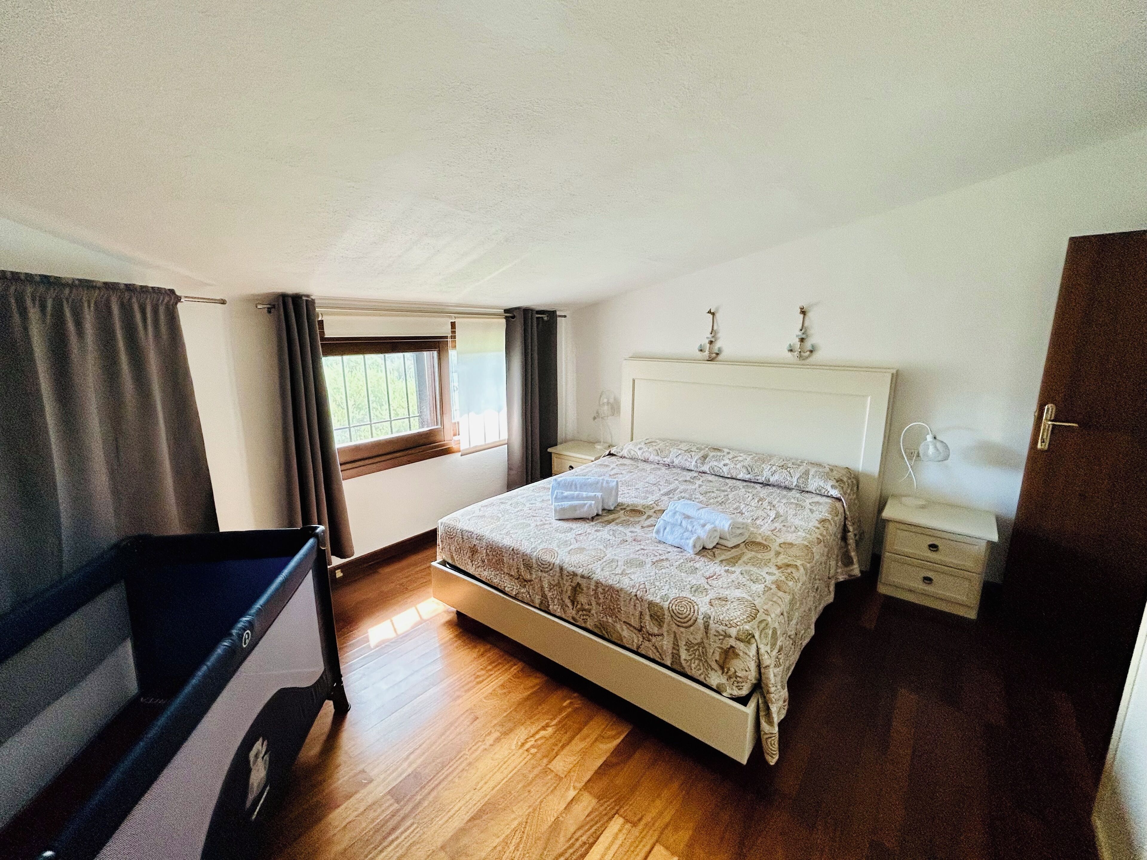 3 quartos, roupa hipoalergénica, cofre no quarto 