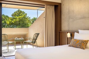Quarto casal luxo | Frigobar, cofres nos quartos, quartos à prova de som, Wi-Fi de cortesia
