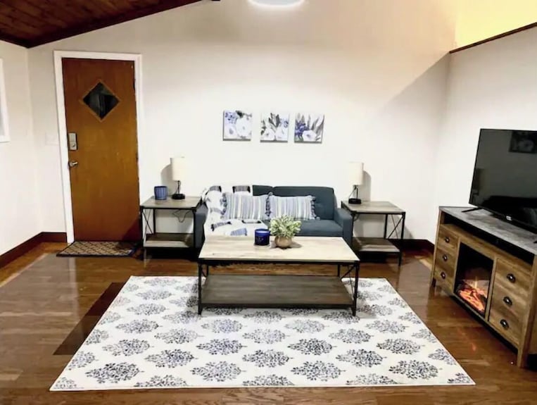 Clementine - Hamburg, NY