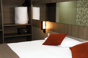 Roupa de alta qualidade, minibar, cofre no quarto 